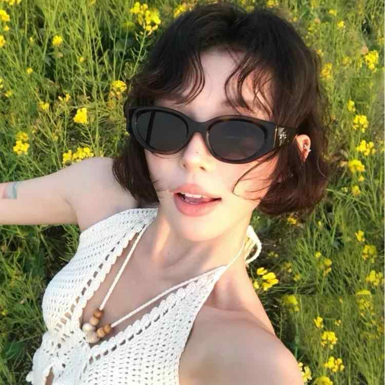 ・レンズカラー: ブラック・フレームカラー: ブラック・透過率分類: カテゴリー2/サングラス・UVカット: UV400・適用シーン: 日焼け防止、釣り、旅行、ファッション、運転、舞台、パーティー・メガネ構造: クリップオン・度付き対応: ...