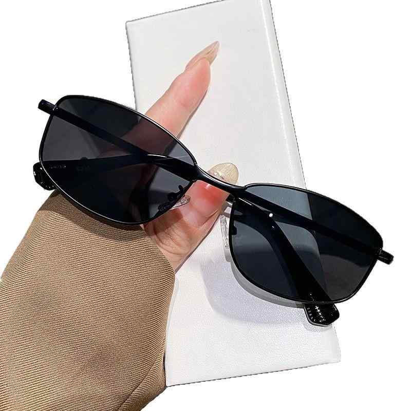 ・レンズカラー: ピンク・フレームカラー: ゴールド・透過率分類: 2類・眼鏡構造: フルフレーム・UVカット: UV400・適用シーン: 日焼け防止、釣り、旅行、アウトドアスポーツ、サイクリング、ファッション、運転、舞台、パーティー・流行...