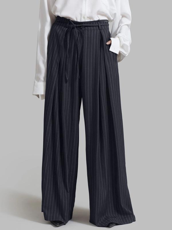 ・素材: ポリエステル、人棉・スタイル: ワイドパンツ・パンツ型: ルーズ・パンツ丈: フルレングス・ウエスト: ハイウエスト・厚さ: 普通・柄: ストライプ・カラー: ネイビー・サイズ: S、M、L・テイスト: エレガント、通勤・素材割合...
