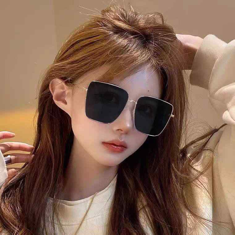 ・レンズカラー: ピンク・フレームカラー: シルバー・可視光線透過率: 3類・眼鏡構造: フルリム・UVカット: UV400・適用シーン: 日焼け防止、釣り、アウトドアスポーツ、サイクリング、ファッション、運転、舞台、パーティー・度付き対応...