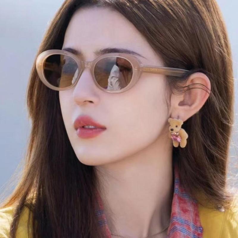 ・レンズカラー: グレー・フレームカラー: ブラック・透過率分類: 2類・眼鏡構造: フルリム・UVカット率: UV380・適用シーン: 日焼け防止、旅行、サイクリング、ファッション、運転、舞台、パーティー・度付き対応: 不可・カラー: 亮...