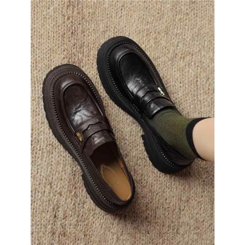 ・カラー: ブラック、ブラウン・サイズ: 34,35,36,37,38,39,40・流行の要素: 太ヒール、ストーム・靴のつま先の形状: ラウンドトゥ・スタイル: ブリティッシュ・アッパー素材: マイクロファイバー・皮革の特徴: PU・ヒー...