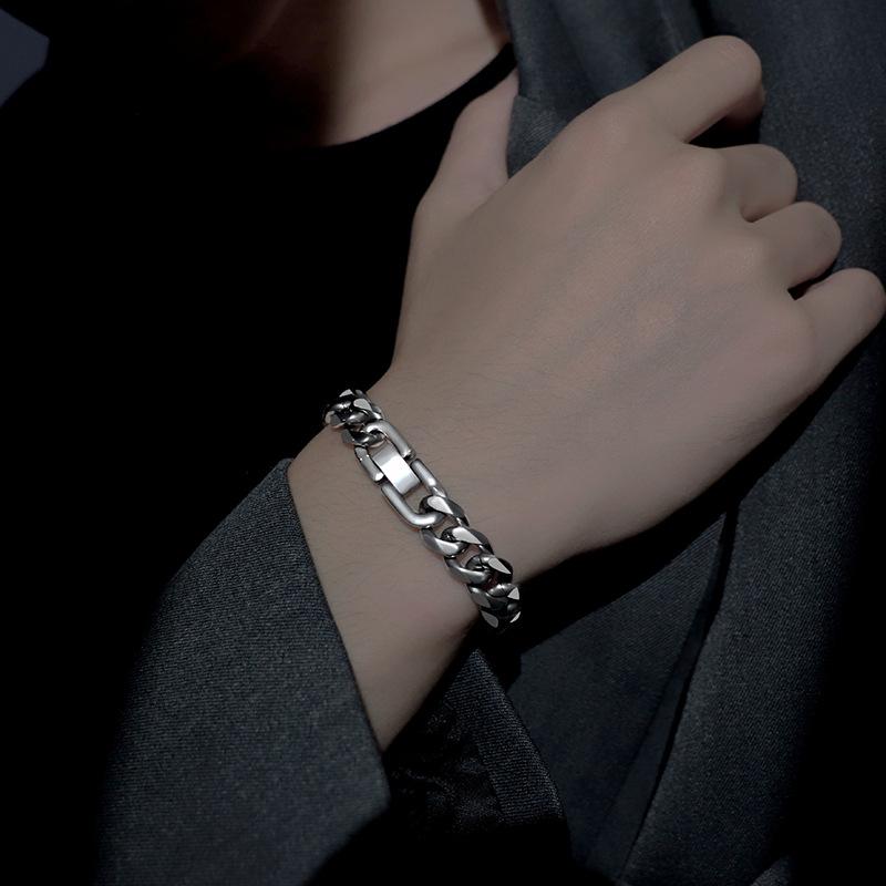 ・素材: チタン鋼・処理方法: 電気メッキ・スタイル: 男女兼用・形状: 幾何学型・カラー: スチール色（小 約17.5cm, 中 約19.5cm, 大 約21cm）, 古色（小 約17.5cm, 中 約19.5cm, 大 約21cm）・流...