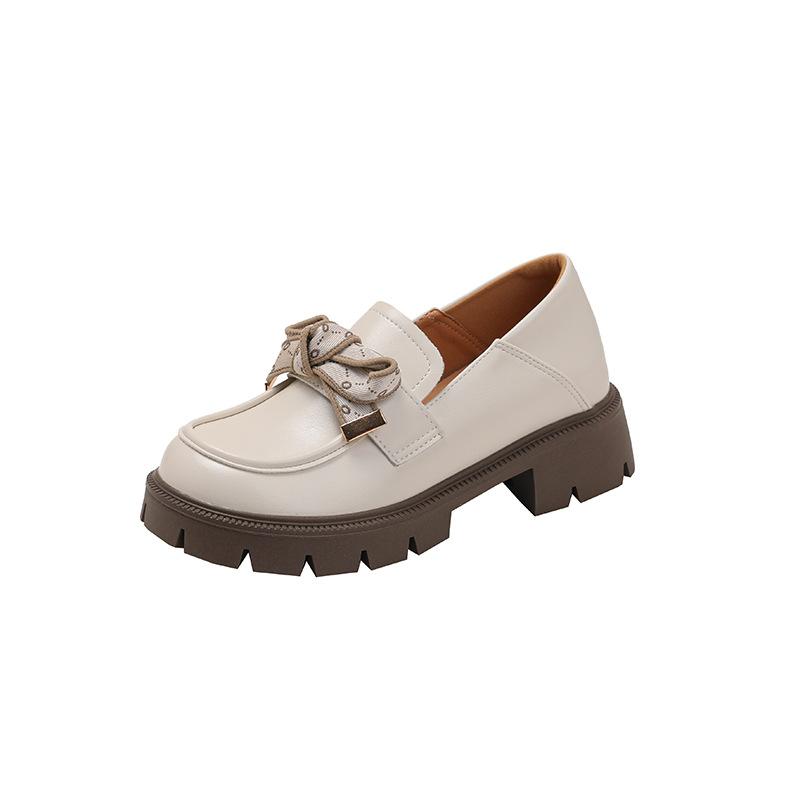 ・カラー: ブラック、米白色・サイズ: 32、33、34、35、36、37、38、39・流行要素: その他・靴のつま先の形状: ラウンドトゥ・スタイル: スクール・アッパー素材: 二層牛革（牛スエードを除く）・皮革の特徴: ナッパ革・ヒール...