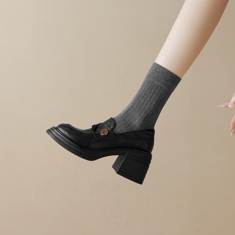 ・靴のつま先の形状: 丸頭・アッパー素材: マイクロファイバー・スタイル: 韓国風・対象性別: 女性・ヒールの高さ: ミドルヒール(3-5cm)・パターン: 無地・適した季節: 夏、冬、春、秋・カラー: ブラック、ブラウン・サイズ: 35、...