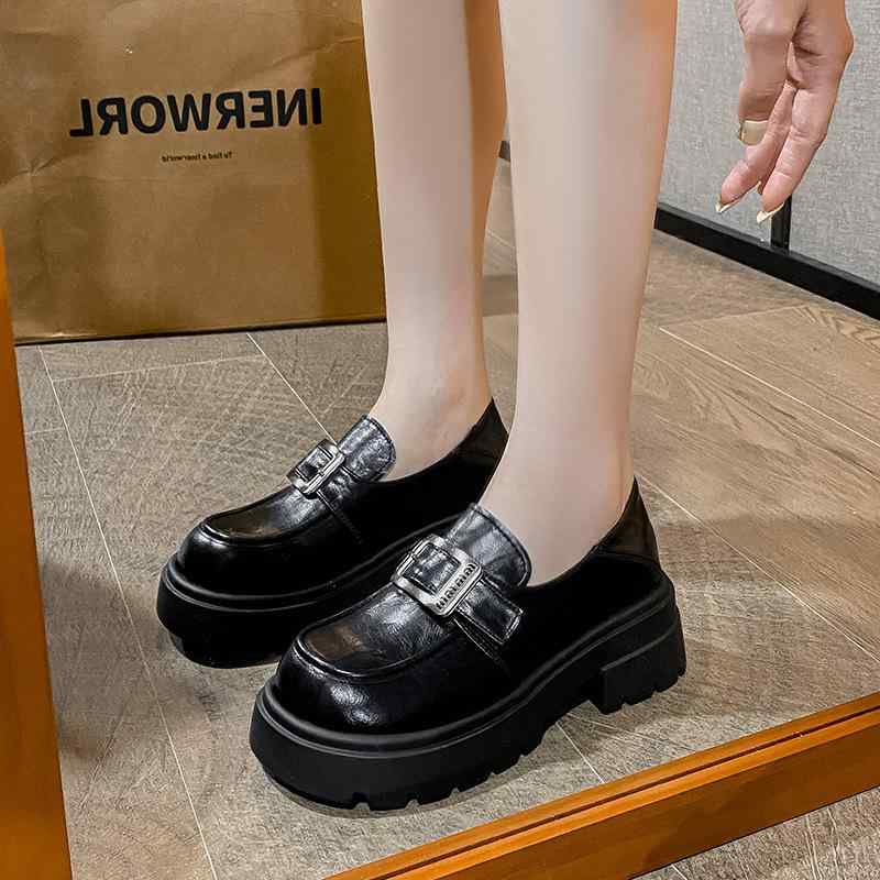 ・カラー: ブラック、ブラウン・サイズ: 35、36、37、38、39、40、41、42、43・流行の要素: 金属、折り返し、ステッチ、太ヒール、クロスストラップ・つま先の形状: ラウンドトゥ・スタイル: 韓国版・靴の表面素材: PU・皮革...