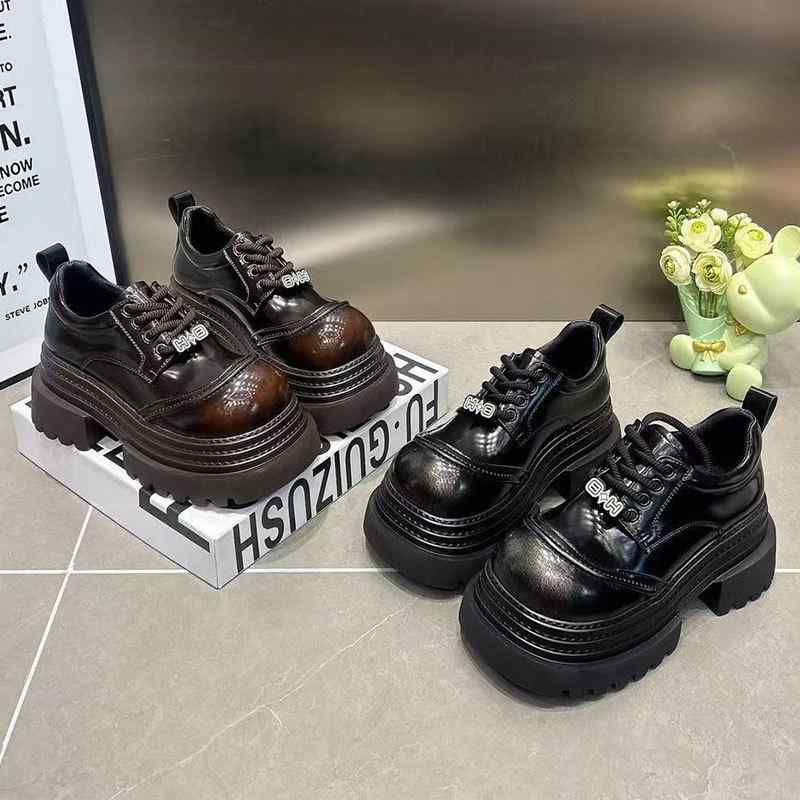 ・カラー: ブラック, ブラウン・サイズ: 35, 36, 37, 38, 39, 40・流行の要素: 防水台, 皮革拼接・靴のつま先の形状: ラウンドトゥ・スタイル: 学生・アッパー素材: PU・皮革の特徴: 修面・ヒールの高さ: ローヒ...