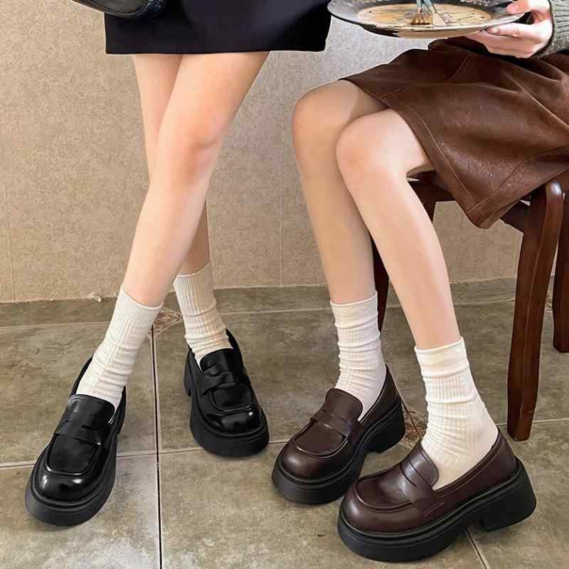 ・流行の要素: 浅口・靴のつま先の形状: ラウンドトゥ・アッパー素材: PU・スタイル: 韓国版・対象: 女性・ヒールの高さ: ミドルヒール(3-5cm)・パターン: 無地・対象シーズン: 夏、春・カラー: ブラック、ブラウン・サイズ: 3...