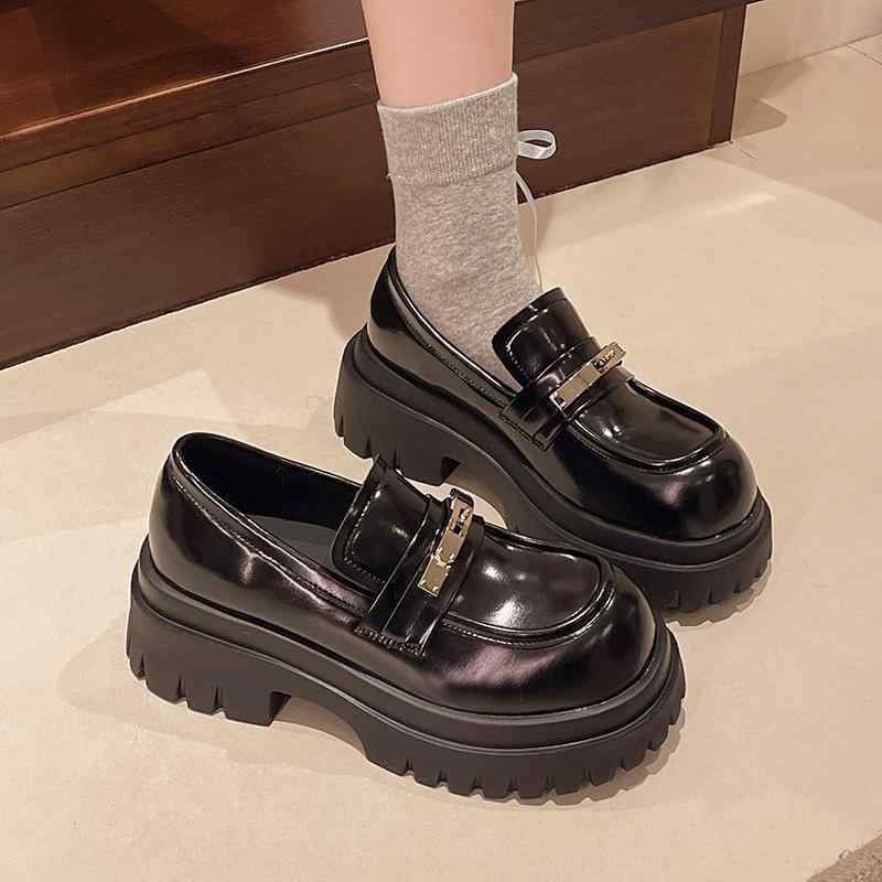 ・商品カテゴリ: ローファー・カラー: 米白色, ブラック・サイズ: 35, 36, 37, 38, 39, 40・流行の要素: スパンコール・靴のつま先の形状: ラウンドトゥ・スタイル: レトロ, カジュアル・アッパー素材: マイクロファ...