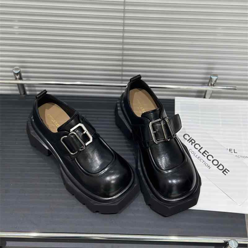 ・カラー: ブラック・サイズ: 35, 36, 37, 38, 39・人気要素: バックル・靴のつま先の形状: ラウンドトゥ・スタイル: カジュアル・アッパー素材: 牛革（スエードを除く）・皮革の特徴: 牛二層革・ヒールの高さ: ミドルヒー...