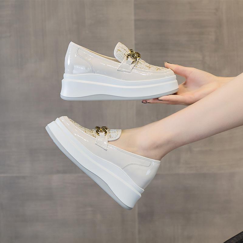 ・カラー: 米白色、ブラック・サイズ: 34、35、36、37、38、39・流行の要素: 浅口、坡跟、厚底、防水台、インヒール・靴のつま先の形状: ラウンドトゥ・スタイル: 韓国版・アッパー素材: 綢緞・皮革の特徴: ナッパ革・ヒールの高さ...