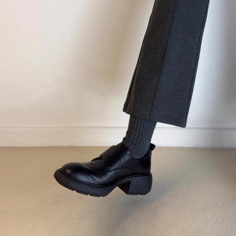 ・カラー: ブラック・サイズ: 35, 36, 37, 38, 39, 40・流行の要素: 太めのヒール・靴のつま先の形状: ラウンドトゥ・スタイル: 通勤・アッパー素材: 牛革・皮革の特徴: 牛革二層・ヒールの高さ: ミドルヒール(3-5...