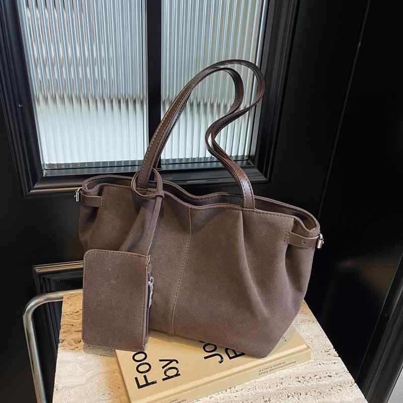 ・カラー: ブラック、ブラウン、カフェ・スタイル: トレンド・素材: PU・バッグのスタイル: トートバッグ・バッグのサイズ: 大・流行の要素: ステッチ・裏地の素材: ポリエステル綿・バッグの形状: 横型・開閉方法: ジッパー・バッグの内...