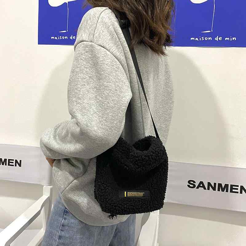 ・カラー: カーキ、ライトグレー・スタイル: ストリート・素材: 毛・バッグのタイプ: バケットバッグ・バッグのサイズ: スモール・流行の要素: アルファベット・裏地の素材: 裏地なし・バッグの形状: バケット型・開閉方法: 巾着・バッグの...