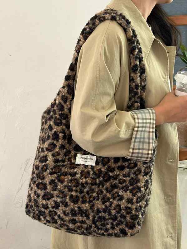 ・カラー: ブラウンレオパード、ブラック＆ホワイトレオパード・スタイル: アーバンミニマル・素材: フェイクファー・バッグのタイプ: トートバッグ・バッグのサイズ: 大・トレンド要素: レオパード柄・裏地: ポリエステル・バッグの形状: 横...