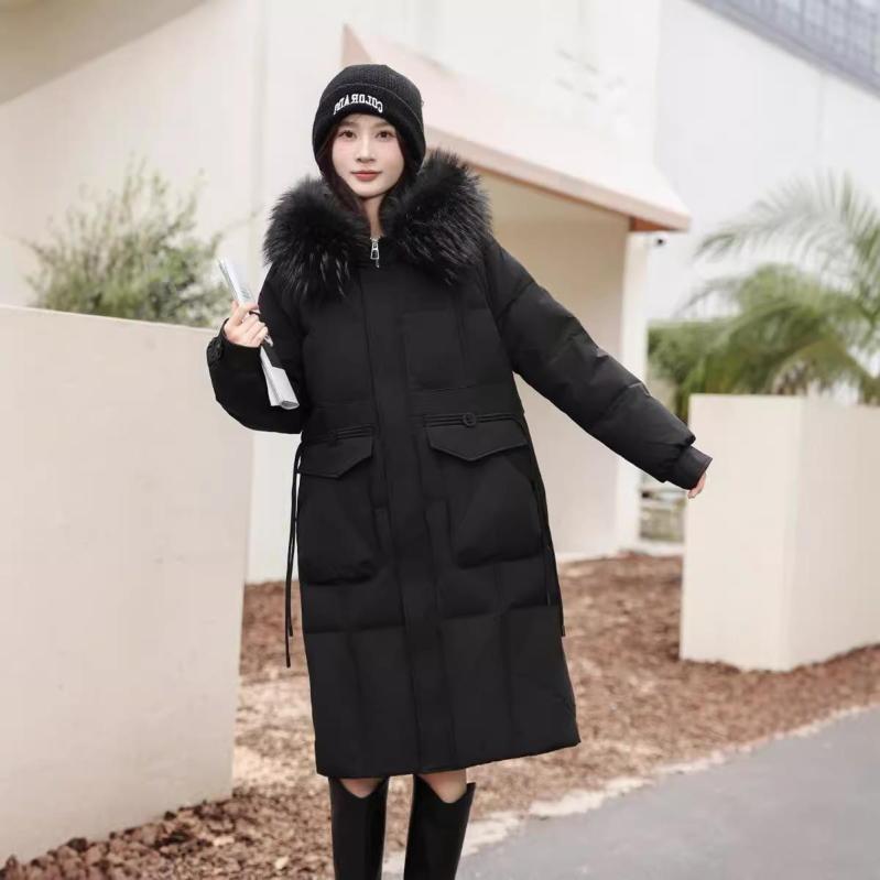 ・填充物: ホワイトダックダウン・ダウン含有量: 66%~70%・厚さ: 厚手・生地: ポリエステル・素材構成: ポリエステル（ポリエステル繊維）95%以上・シルエット: ルーズ・襟: フード付き・ファー: あり・ファー素材: タヌキ毛・着...