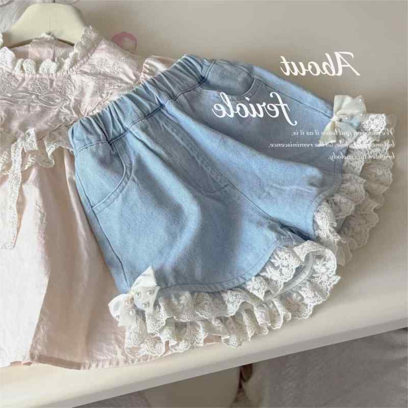 ・素材: デニム、綿50%・スタイル: 韓国風・パンツ丈: ショートパンツ・種類: ジーンズ・厚さ: 薄手・対象: 女の子・柄: 無地・加工: 柔らかい・特徴: レース、蝶結び・ウエスト: ミドルウエスト・前立て: ゴム・サイズ: 90-1...