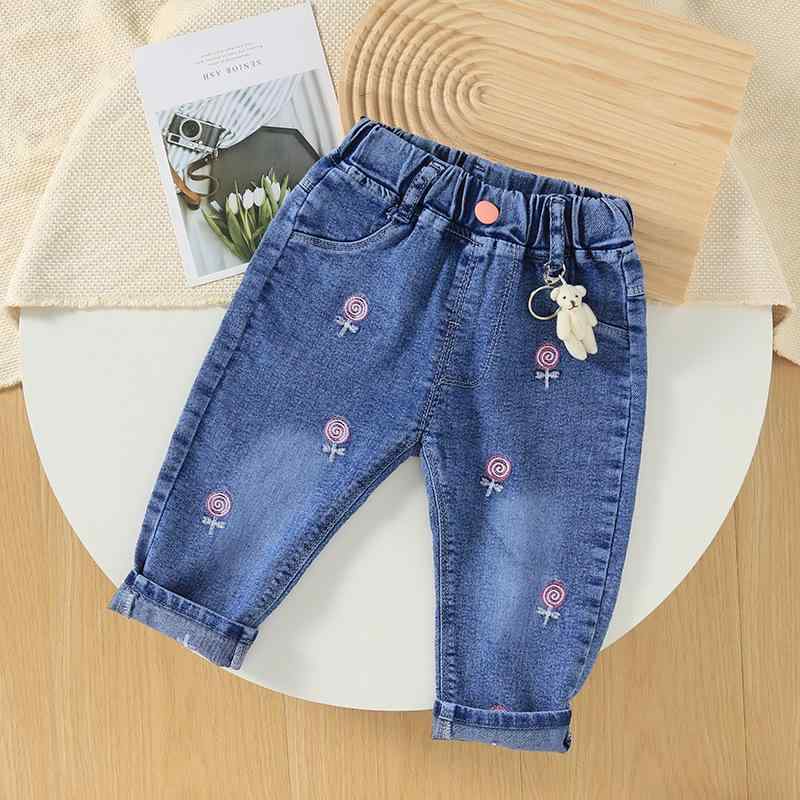 ・スタイル: カジュアル・素材: デニム・メイン素材: 綿95%・パンツ丈: 長ズボン・対象: 女児・対象年齢: 1～3歳 (80～100cm)・シーズン: 春秋・種類: ジーンズ・仕様: 尻開き・柄: 抽象柄・画像: 実写(モデルなし)・...