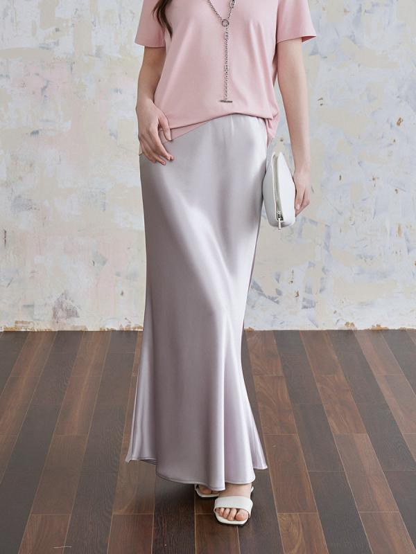 ・柄: 無地・製法: 裁断/縫製・素材: 酢酸繊維・主素材: 酢酸繊維、ポリエステル繊維・スカートタイプ: Aライン・スカート丈: ロング・デザイン: サテン・カラー: ダークブルー、灰みがかった紫、シャンパン・サイズ: S、M、L・スタイ...