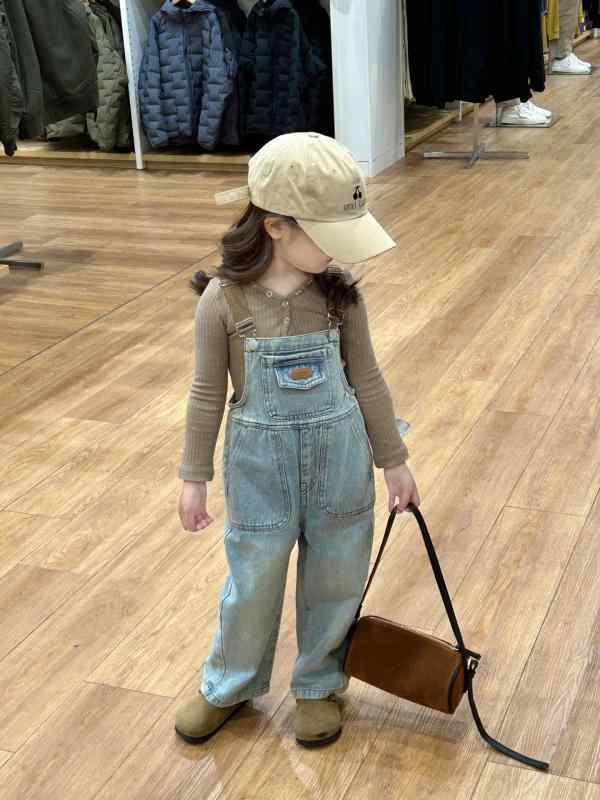 ・カテゴリ: キッズパンツ・スタイル: 韓国風・素材: デニム、綿75%・性別: 女児・対象年齢: 3～8歳 (100～140cm)・シーズン: 春・種類: オーバーオール・柄: 無地・色: Tシャツ、レトロオーバーオール・サイズ: 90c...