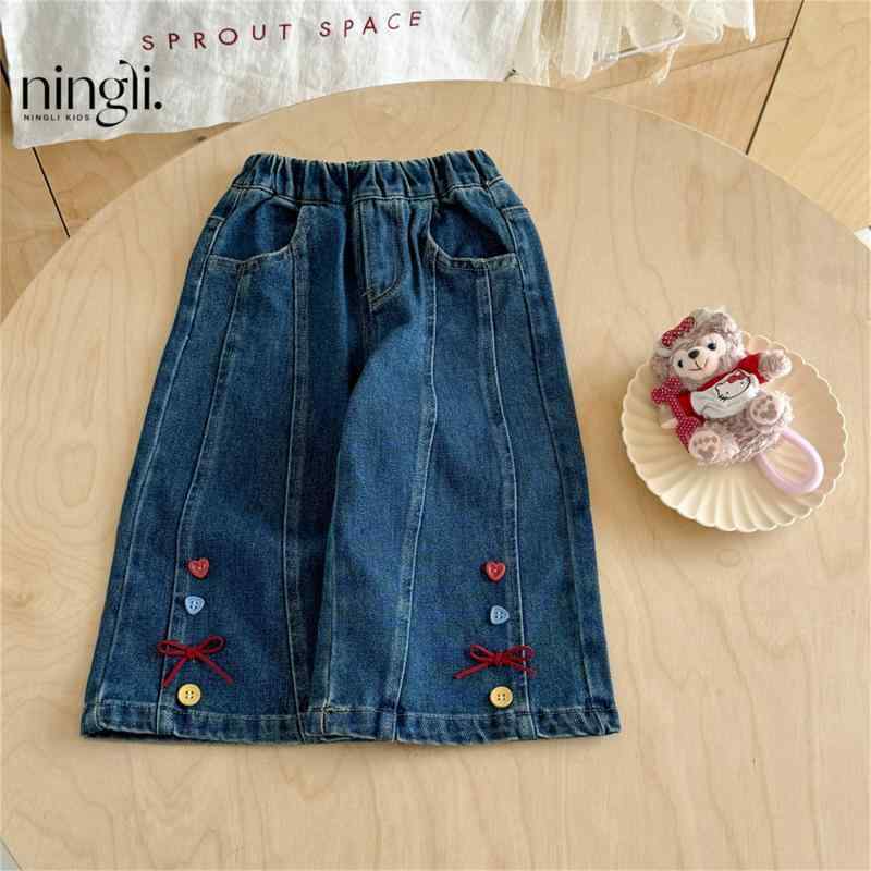 ・スタイル: カジュアル・生地: デニム・安全レベル: B・パンツ丈: ロング・メイン素材: 綿90%・対象: キッズ・対象年齢: 3～8歳 (100～140cm)・シーズン: 春、秋・種類: カジュアルパンツ・股開き: なし・生地加工: ...