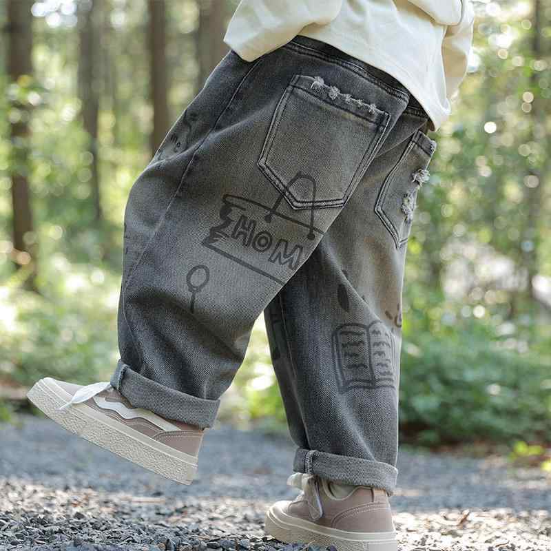 ・スタイル: 韓国版・生地: デニム・安全レベル: A・パンツ丈: ロングパンツ・主な素材: 綿68%・対象: 男の子・対象年齢: 中・高学年 (8歳以上、140cm以上)・シーズン: 春、秋・種類: ジーンズ・股部分: クローズド・柄: ...