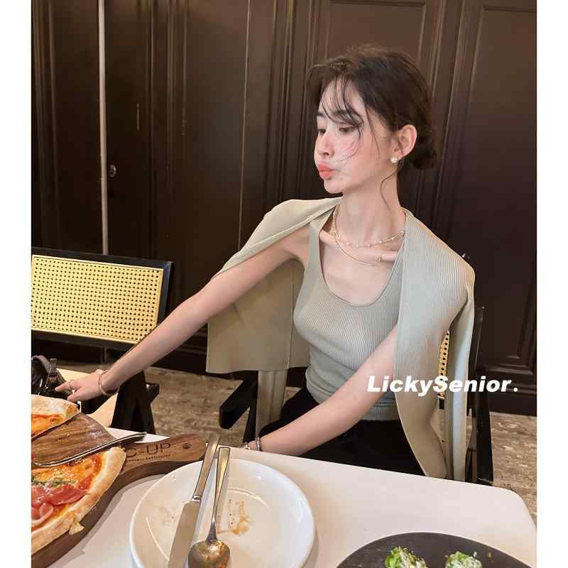 ・流行要素: 無地・スタイル: きれいめ・セット内容: トップス・対象: 女性・袖丈: ノースリーブ・袖のタイプ: プリンセススリーブ・主な素材: スパンデックス、シェニール・主素材の含有量: 30%未満・カラー: ダークグリーン、ブラック...