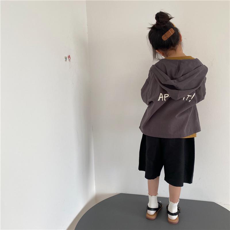 ・カテゴリ: 防晒衣・主な素材: 綿100%・カラー展開: 米色、咖色、炭灰・サイズ展開: 80cm、90cm、100cm、110cm、120cm、130cm・機能: 防静電