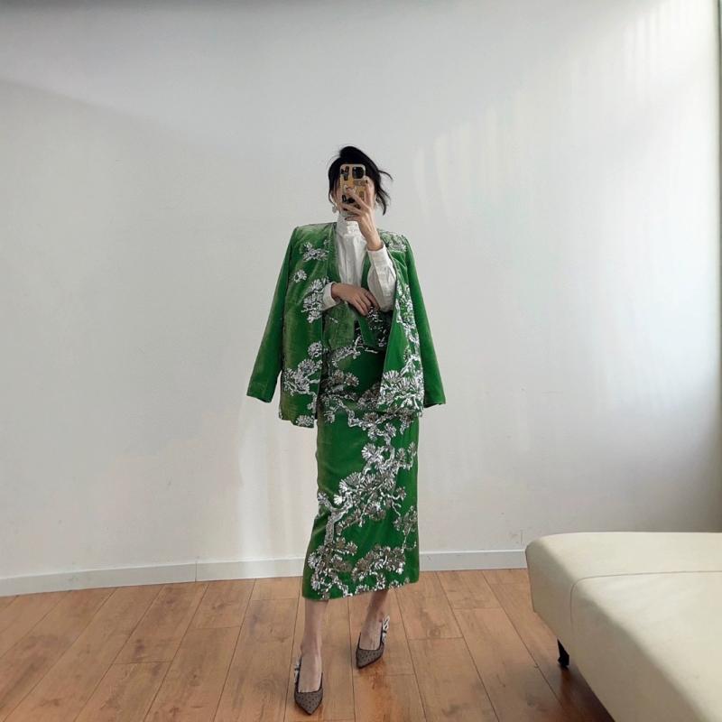 ・スカート丈: ミモレ丈・スタイル: 文芸復古、中国風・素材: 桑蚕糸・主素材含有量: 95%以上・カラー: アウター、スカート、セットアップ・サイズ: S、M、L、XL・袖丈: 長袖・袖のタイプ: ドルマンスリーブ・対象: 女性・種類: ...