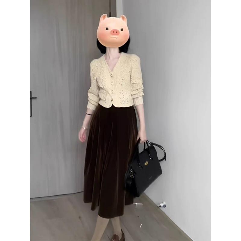 ・柄: 無地・スカート丈: ミモレ丈・素材: ポリエステル・スタイル: コンサバ・袖丈: 長袖・袖のタイプ: レギュラー袖・カラー: トップス, スカート, セットアップ・サイズ: S, M, L, XL・セット内容: スカート・対象: 女性