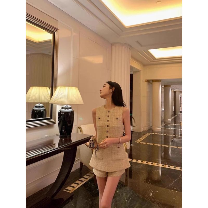 ・スカート丈: ロングスカート・流行の要素: 無地、ボタン、ファスナー・生地: その他・主な生地の組成: その他・主な生地の組成の含有量: 95%以上・カラー: ベストトップス+ショートパンツ セット・サイズ: S、M、L、XL・スタイルの...