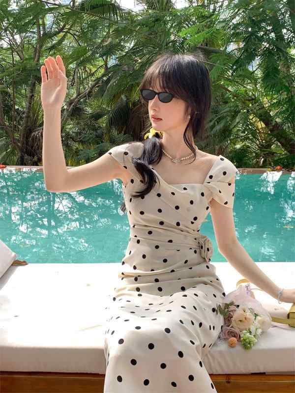 ・素材: ポリエステル・柄: 花柄、ドット、チェック・スタイル: ベーシック、通勤・スカート丈: ロング・スカート型: Aライン・ネックライン: Uネック・袖丈: 半袖・ウエスト: ハイウエスト・カラー: ベージュ、ライトグリーン、レッド・...