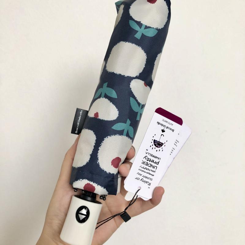 ・傘の材質: ポリエステル・傘の加工: 黒膠・傘の密度: 210T・傘骨の材質: グラスファイバー・中棒の材質: 合金・傘の柄の材質: プラスチック・傘骨の数: 7本・開閉方式: 自動・折りたたみ: 三つ折り・対象者: 大人・重さ: 約35...