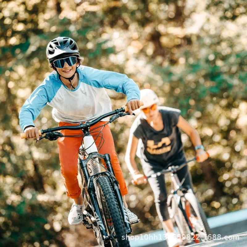 ・メガネ構造: フルフレーム・適用シーン: 日焼け防止、釣り、旅行、アウトドアスポーツ、サイクリング・フレームカラー: C1黒フレームグレーレンズ、C3白フレームピンクゴム、C8黒フレーム水銀レンズ、C9赤フレーム黒点オレンジレッドレンズ、...