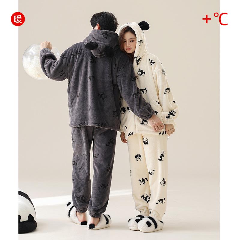 output: ・カテゴリ: セットアップ・素材: ポリエステル100%・生地: 貴妃ベルベット・厚さ: 厚手・生地の厚さ: 約301～350g/平方メートル・ネックライン: フード付き・袖丈: 長袖・パンツ丈: フルレングス・機能: リラ...