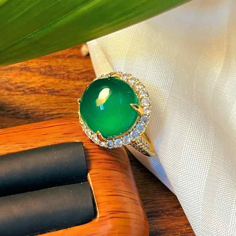 ・種類: 指輪、リング・素材: 玉髄・スタイル: 自然・対象: 女性・デザイン: その他・加工: 電気メッキ・カラー: グリーン・テイスト: 清新、甘美・流行要素: なし