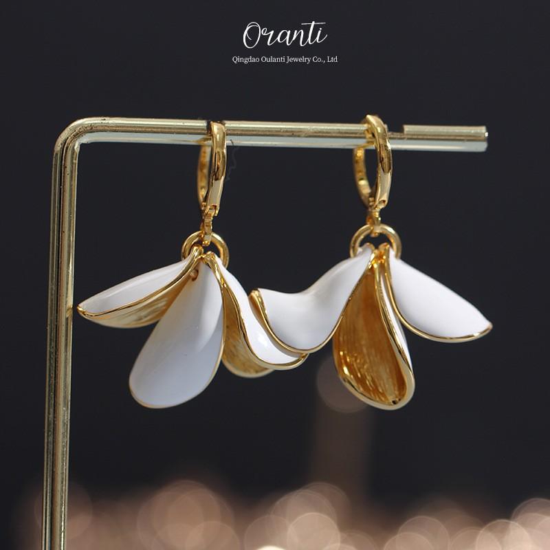 ・素材: 銅・スタイル: ファッションOL、文芸復古・対象: 女性・カテゴリー: イヤリング・デザイン: 花弁・加工方法: 電気メッキ・カラー: イヤリング