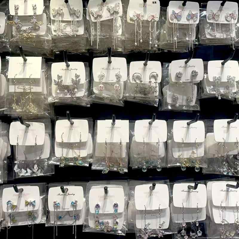 ・項目名: 素材・値: 銅・項目名: 造型・値: 心形, 花卉, 蝶結び, 幾何学型・項目名: 処理工芸・値: 電気メッキ・項目名: カラー・値: 2#珍珠耳環, 3#, 4#, 5#星月耳環, 6#, 7#, 9#, 10#, 11#, ...