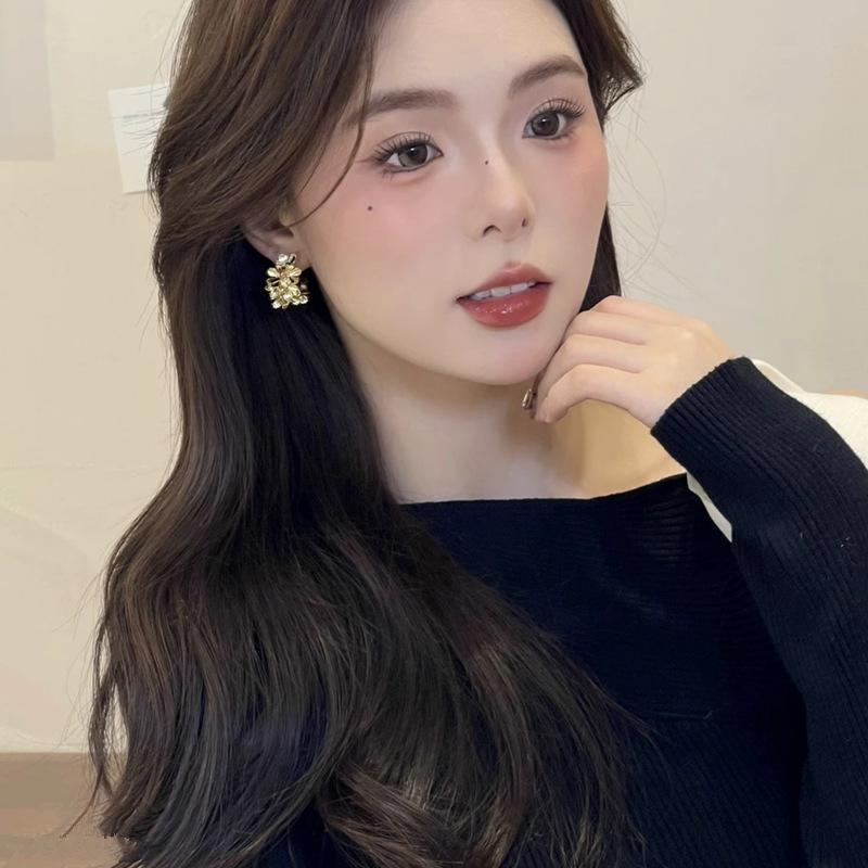 ・素材: 金属・デザイン: 花・加工: 電気メッキ・カラー: ゴールド・対象: レディース・スタイル: エレガント、通勤・カテゴリ: イヤリング・モチーフ: 花柄・流行要素: 花柄