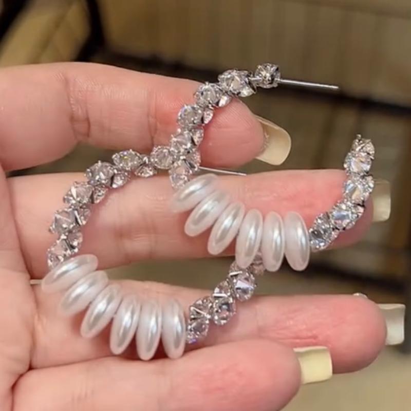 ・素材: 銅・モチーフ: 文字、数字、アルファベット・加工方法: 電気メッキ・カラー: シルバー・スタイル: 欧米・対象: レディース・商品種別: イヤリング・流行要素: 円形、幾何学