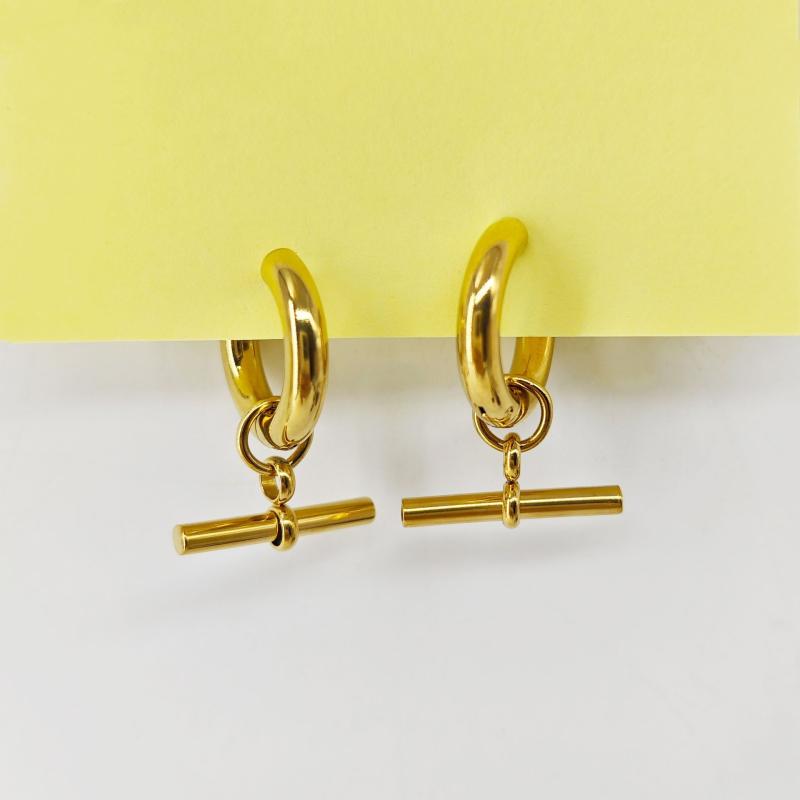 ・素材: ステンレス・造型: 幾何学型・加工: 電気メッキ・カラー: 18K金・流行要素: リング・スタイル: INS風・カテゴリー: 耳飾り・対象: レディース・スタイルの分類: 個性派