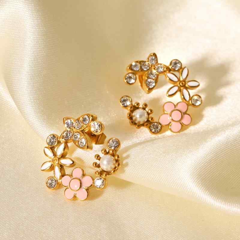 ・商品カテゴリ: 耳飾り・素材: ステンレス、パール、ジルコニア・デザイン: 花、幾何学・スタイル: INS風、個性派・対象: 女性・形状: 蝶、パール、花・流行要素: 花