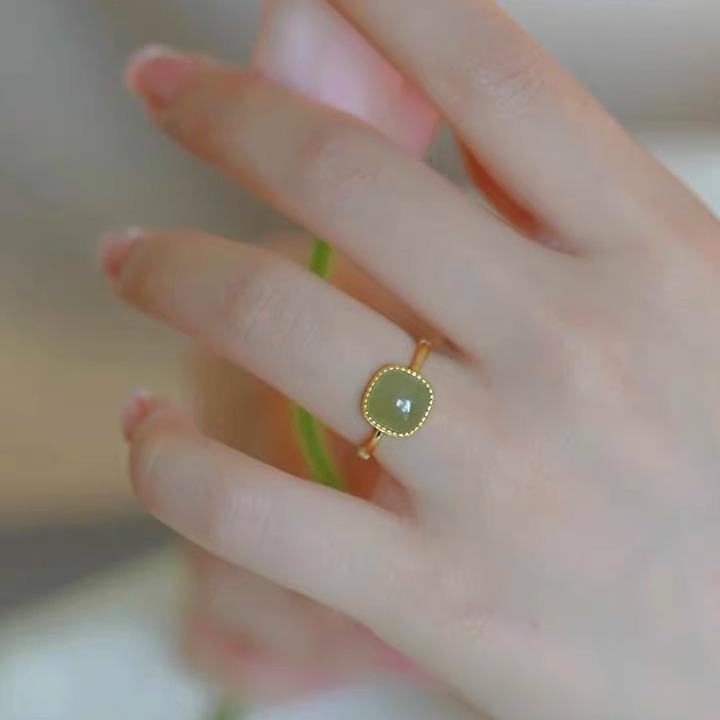 ・商品種類: リング、指輪・素材: シルバー・造型: 幾何学型・加工方法: 電気メッキ・カラー: 古法金深和田玉, 古法金浅和田玉, 古法金红玛瑙・サイズ: フリーサイズ（調整可能）・流行要素: 四角・スタイル: 新中式・素材純度: 925...