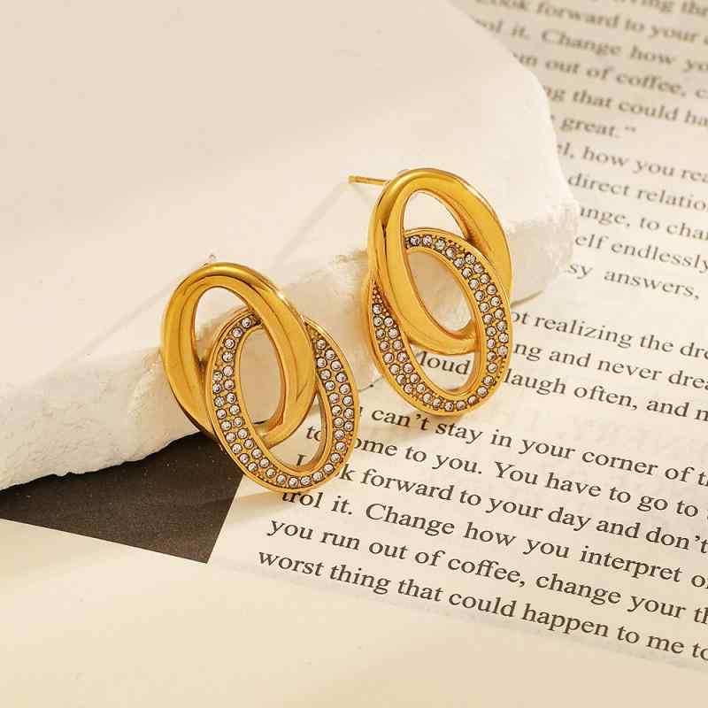 ・素材: ステンレス・デザイン: 幾何学型・加工: 電気メッキ・カラー: ホワイトダイヤモンド・人気要素: リング・スタイル: INSスタイル・対象: レディース・カテゴリー: イヤリング・流行要素: 幾何学模様