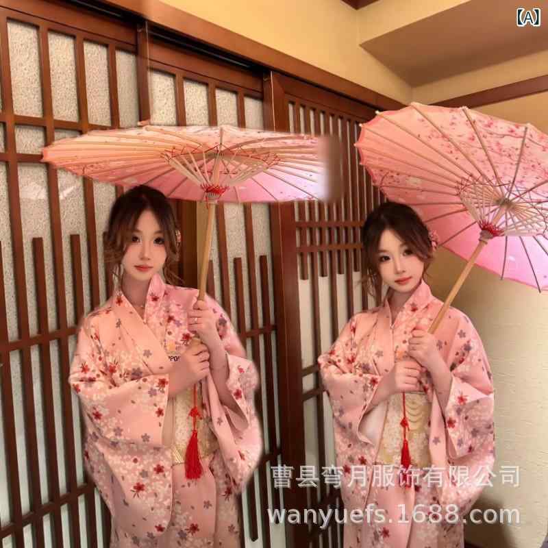 ・適用場面: 和服・適用性別: 女・生地名称: ポリエステル・主な生地成分: ポリエステル90%・色: 和服、白色簡易腰帯・サイズ: フリーサイズ・対象年齢: 18～24歳・テーマ要素: 日本アニメ