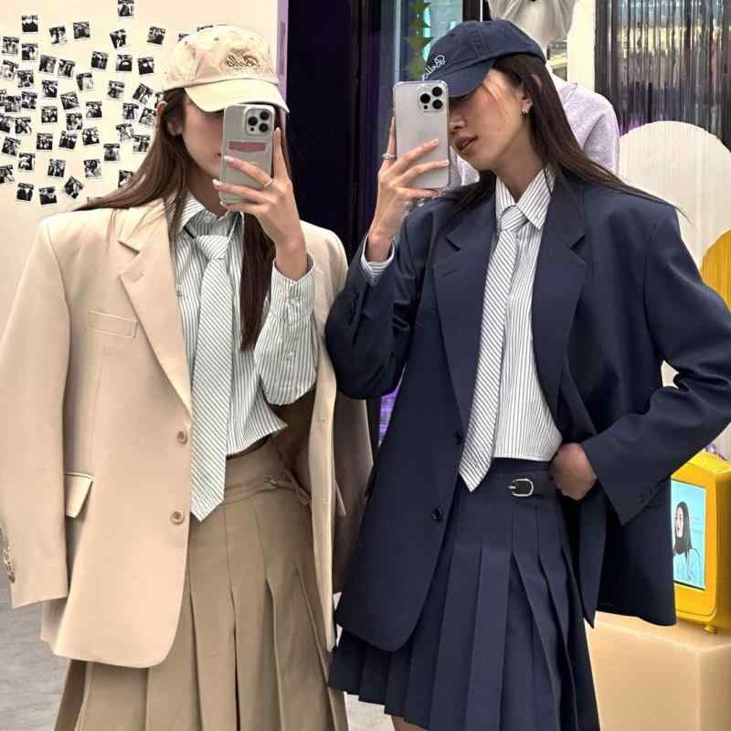 ・カテゴリ: 領帯・スタイル: 男女兼用・素材: 綿・柄: ストライプ・カラー: 緑ストライプ、灰青ストライプ・種類: 領花・幅: 普通・デザイン: 矢印型・加工: ジャカード