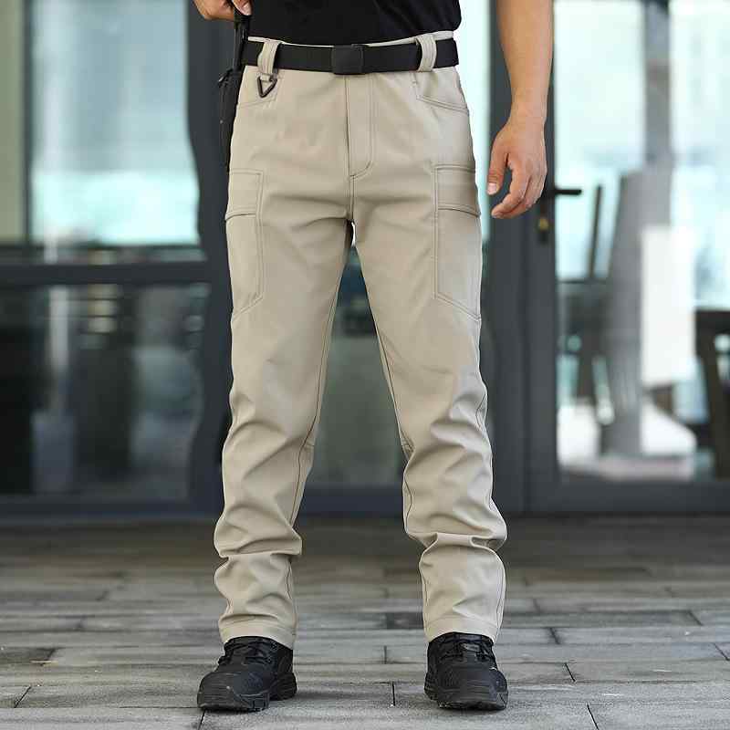 output: ・カテゴリ: ミリタリーウェア・素材: 光沢コーティング生地・機能: 通気性、防風・柄: 無地・対象: 成人男性・シーン: ランニング、サイクリング、エクストリームチャレンジ、ハイキング、登山、キャンプ、釣り・カラー: カー...