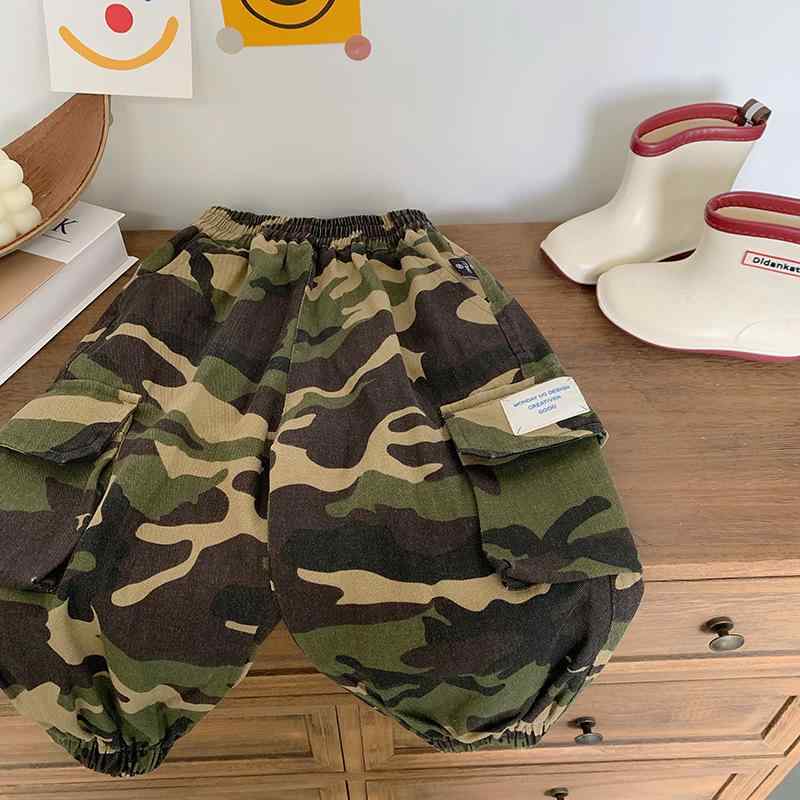 ・スタイル: 汎用・素材: 綿・パンツ丈: 長ズボン・主な素材の成分: 綿95%・対象: 男の子・対象年齢層: 中小キッズ(3~8歳, 100~140cm)・シーズン: 春秋・パンツスタイル: カーゴパンツ・股開き: なし・生地加工: 紫外...