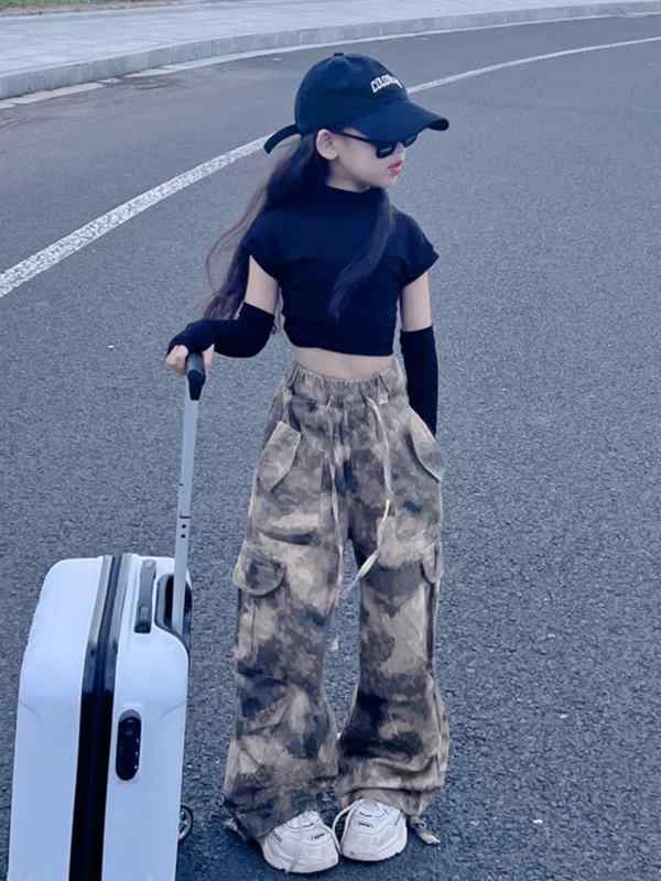 ・スタイル: 韓国版・素材: 綿・安全等級: B類・パンツ丈: 長ズボン・対象: 女の子・対象年齢: 中・高学年(8歳以上)・種類: カーゴパンツ・股部分: 閉・生地加工: 柔らか加工・柄: 迷彩・要素: スポーツ、ブリティッシュ、ストリー...