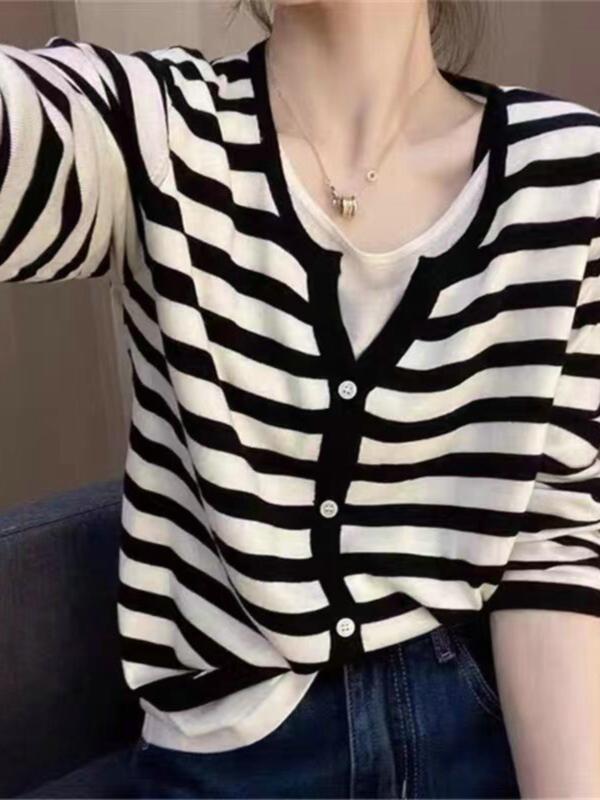 ・カテゴリ: ニット・スタイル: 清楚系・生地: その他・メイン素材: スパンデックス・柄: ストライプ・厚さ: 普通・組み合わせ: フェイクレイヤード・タイプ: プルオーバー・フィット: ゆったり・袖のタイプ: レギュラー・襟型: ポロ襟...